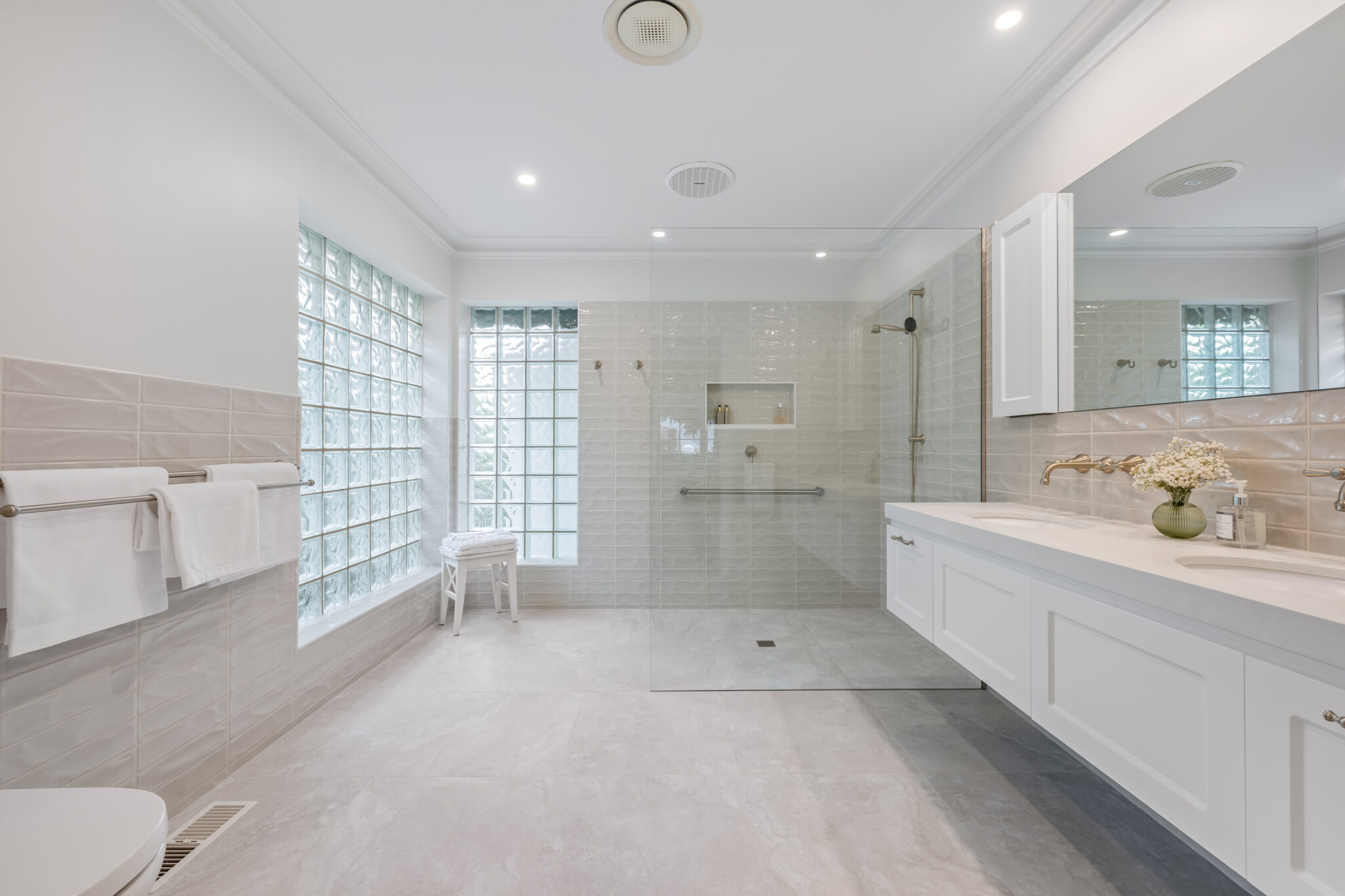 Walk-In Shower Ideas - A Complete Guide